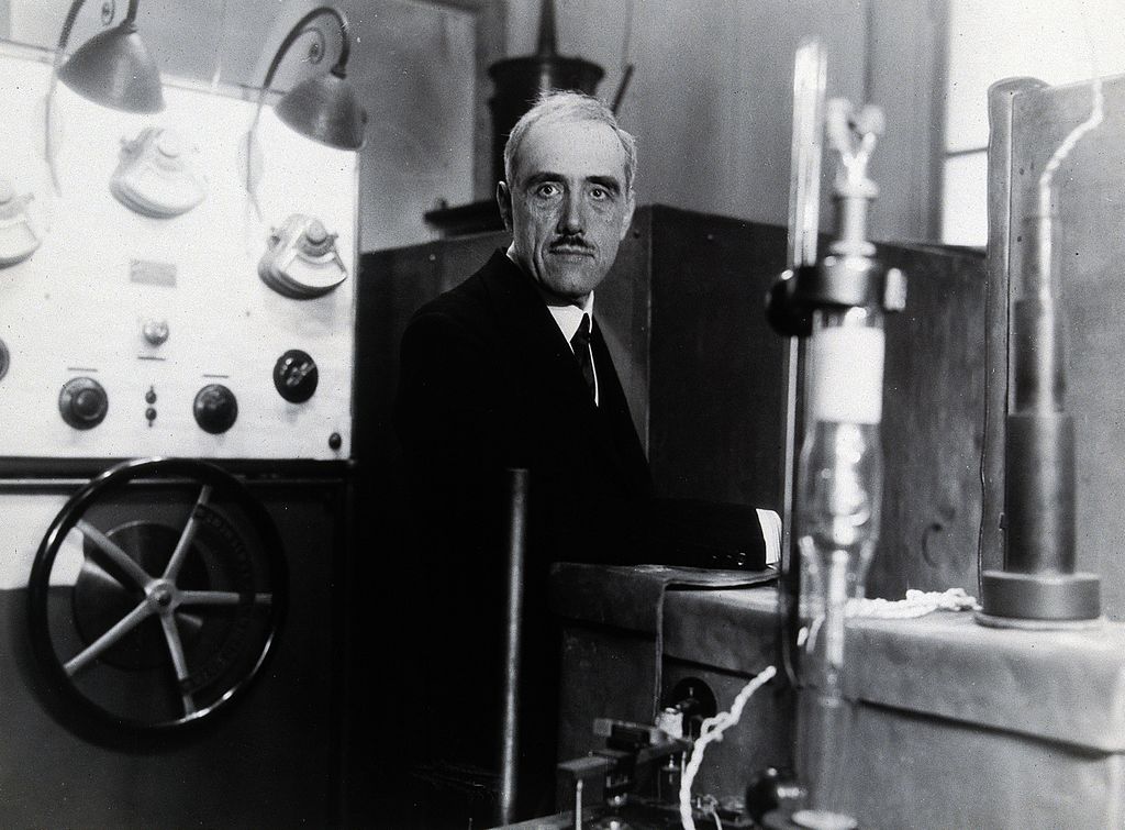 100 Years of Quantum Physics: de Broglie’s Wave (1924) | Galileo Unbound